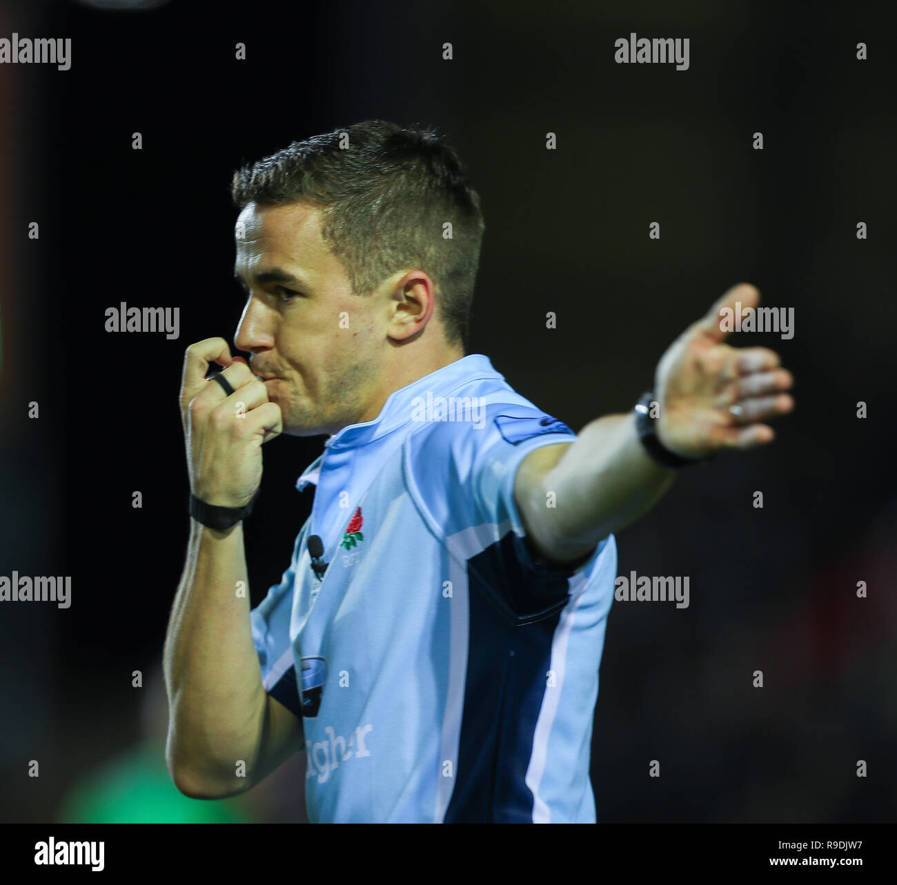 Referee luke pearce hi-res stock photography and images - Alamy