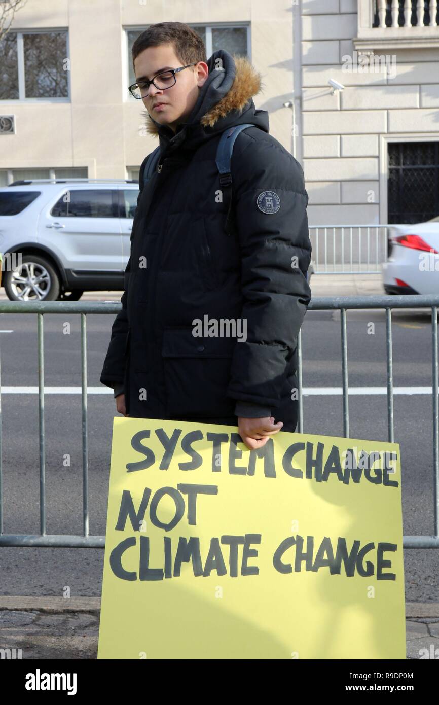 New York City, New York, USA. 22nd Dec, 2018. The first appearance of ...