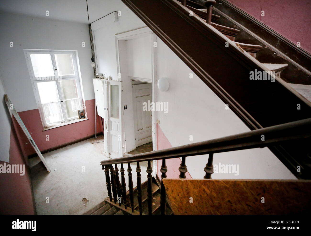 Gelsenkirchen, Germany. 17th Dec, 2018. The photo shows the hallway of ...