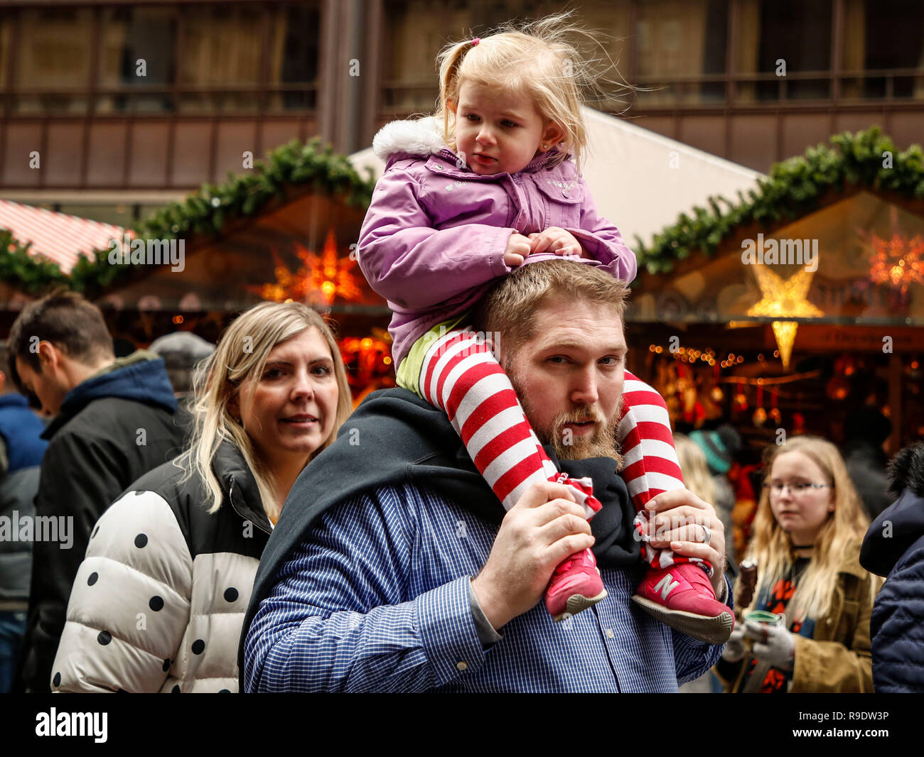 Chicago, USA. 22nd Dec, 2018. The Reiterman family makes their way ...