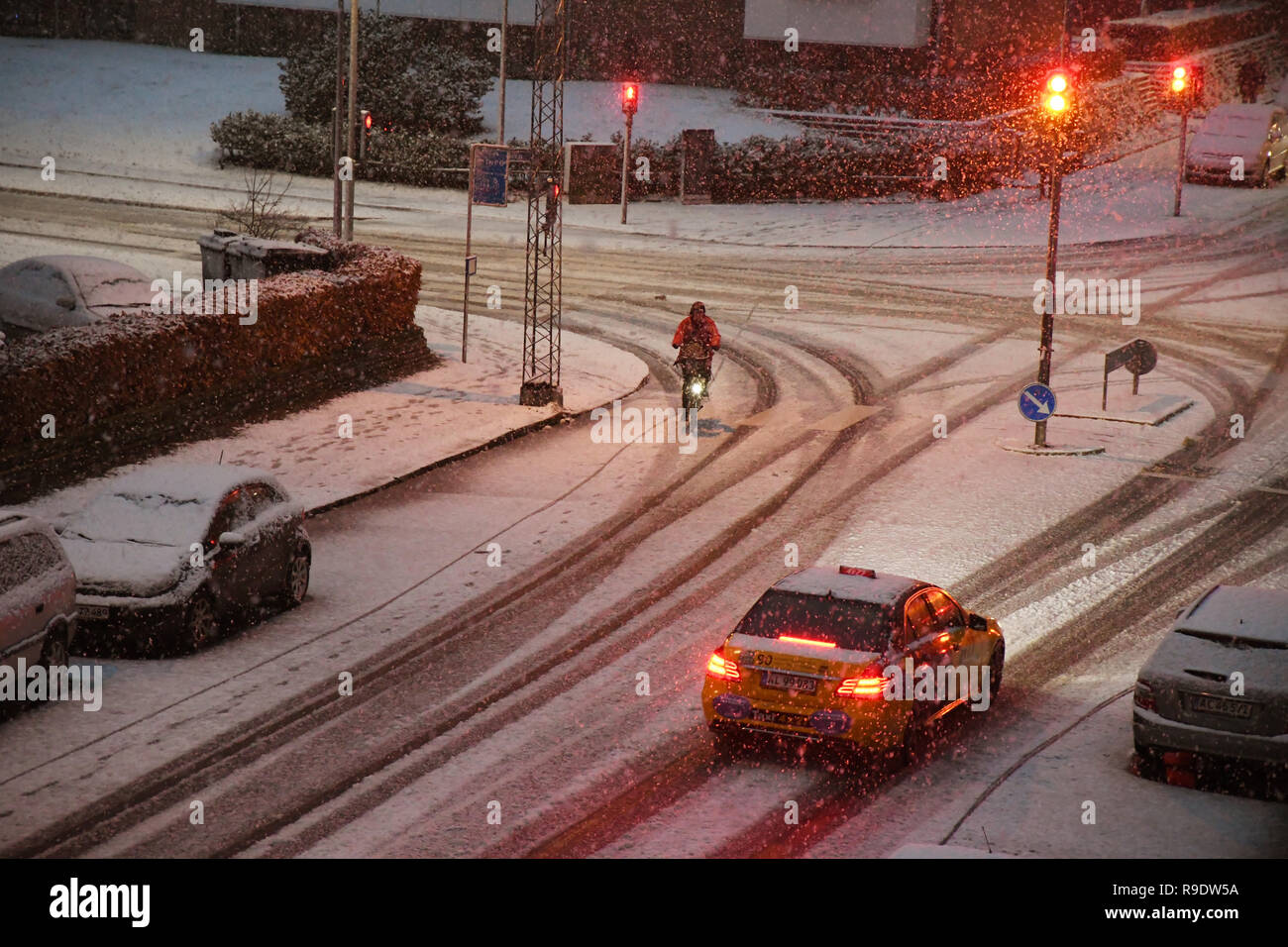 Copenhagen, Denmark. 23rd Dec, 2018. Early white Christmas this year as ...