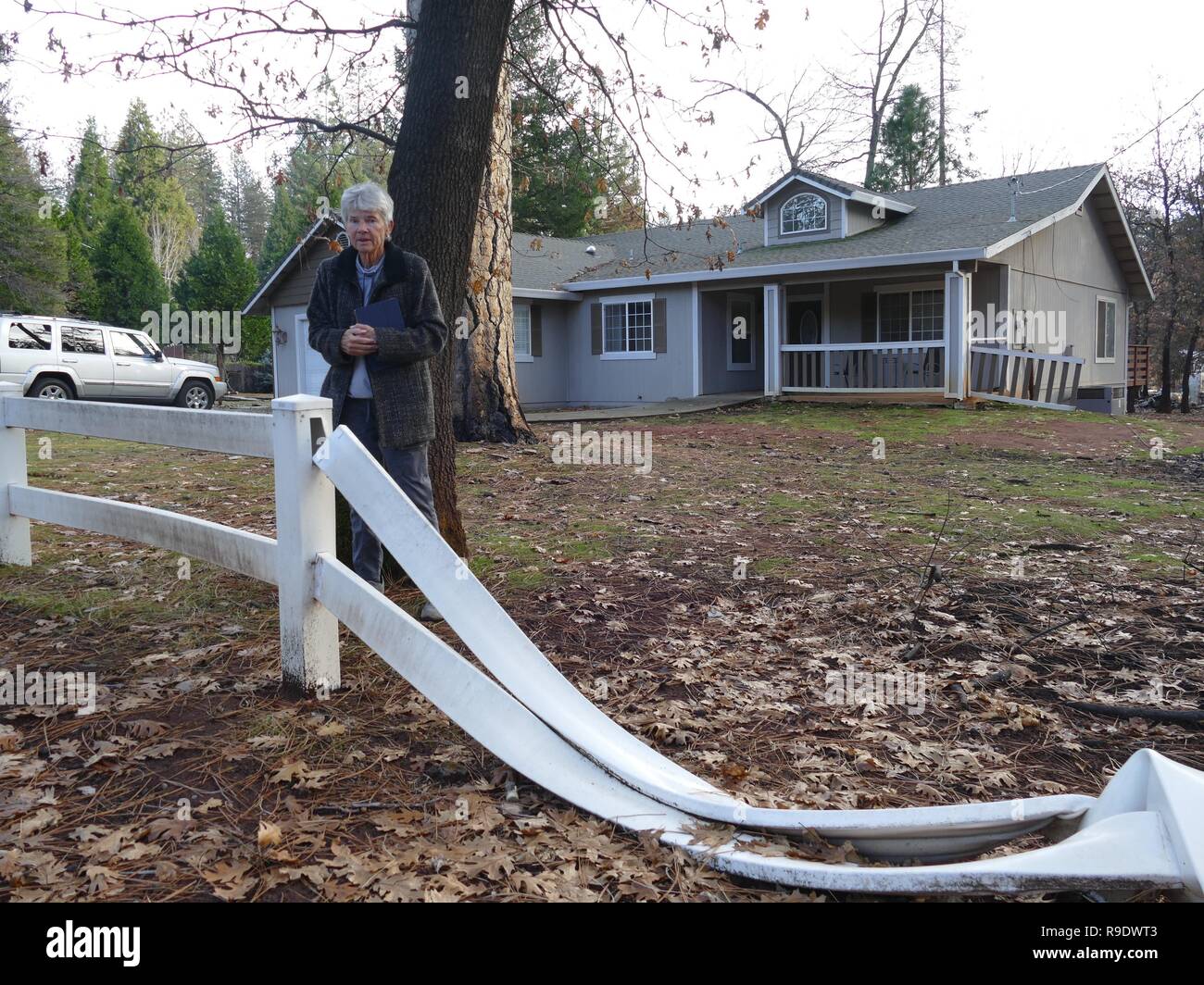 Not burned down house hi-res stock photography and images - Alamy