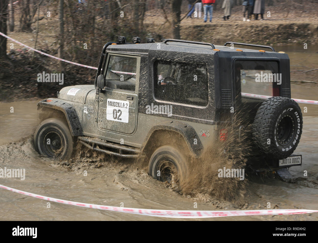 Srinagar. 23rd Dec, 2018. Picture taken on Dec.23, 2018 shows a jeep in ...