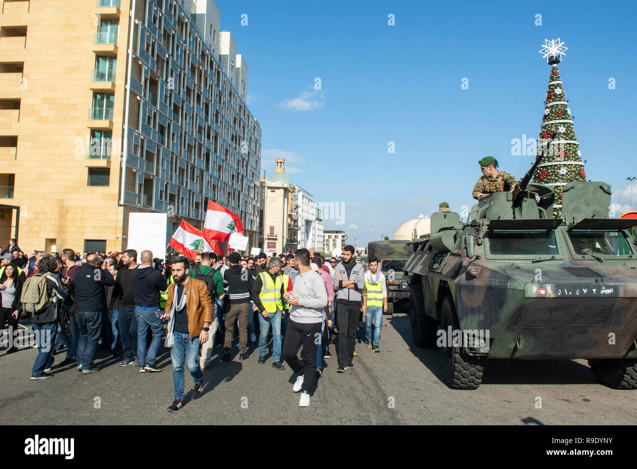 Beirut, Lebanon, 23rd Dec 2018. Lebanese protesting against political ...