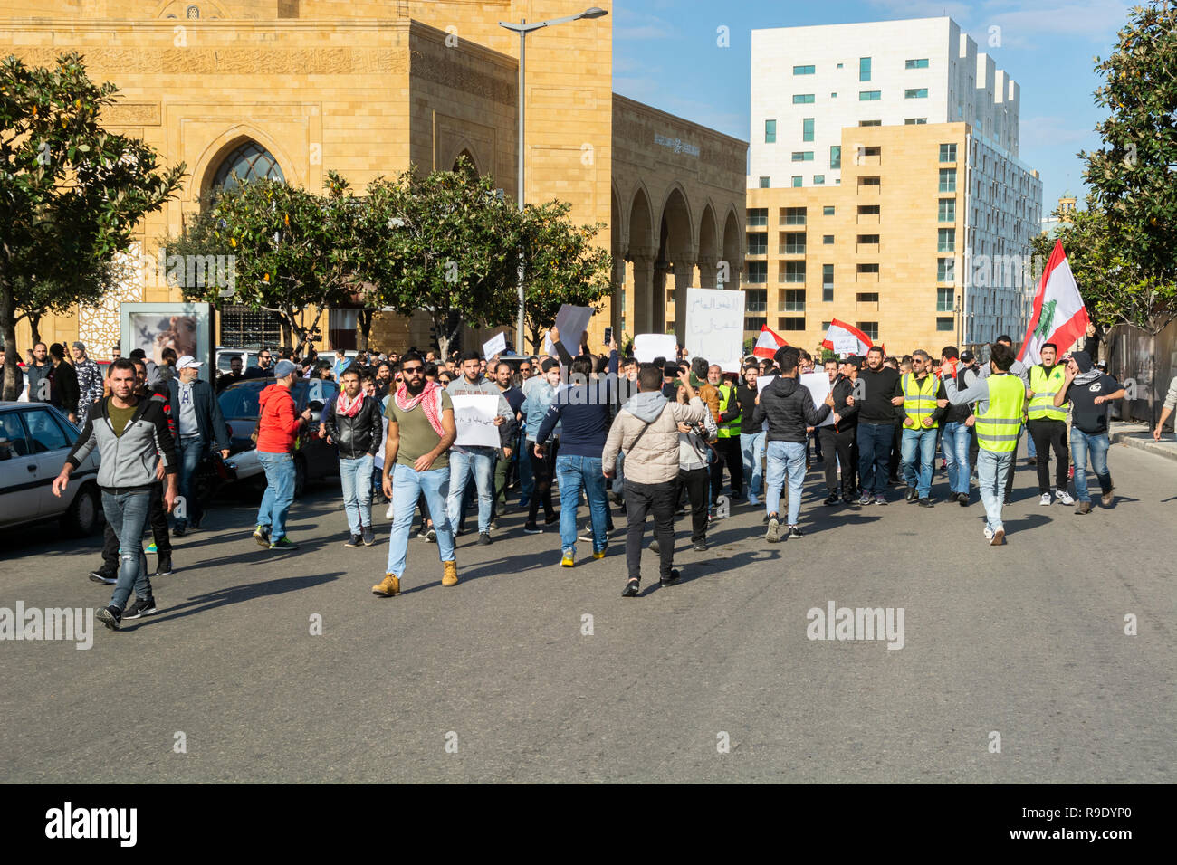 Beirut, Lebanon, 23rd Dec 2018. Lebanese protesting against political ...