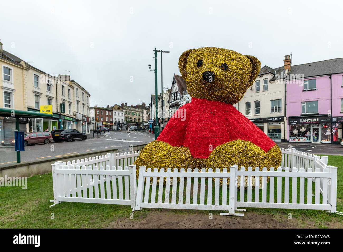 Giant tinsel teddy bear hi-res stock photography and images - Alamy