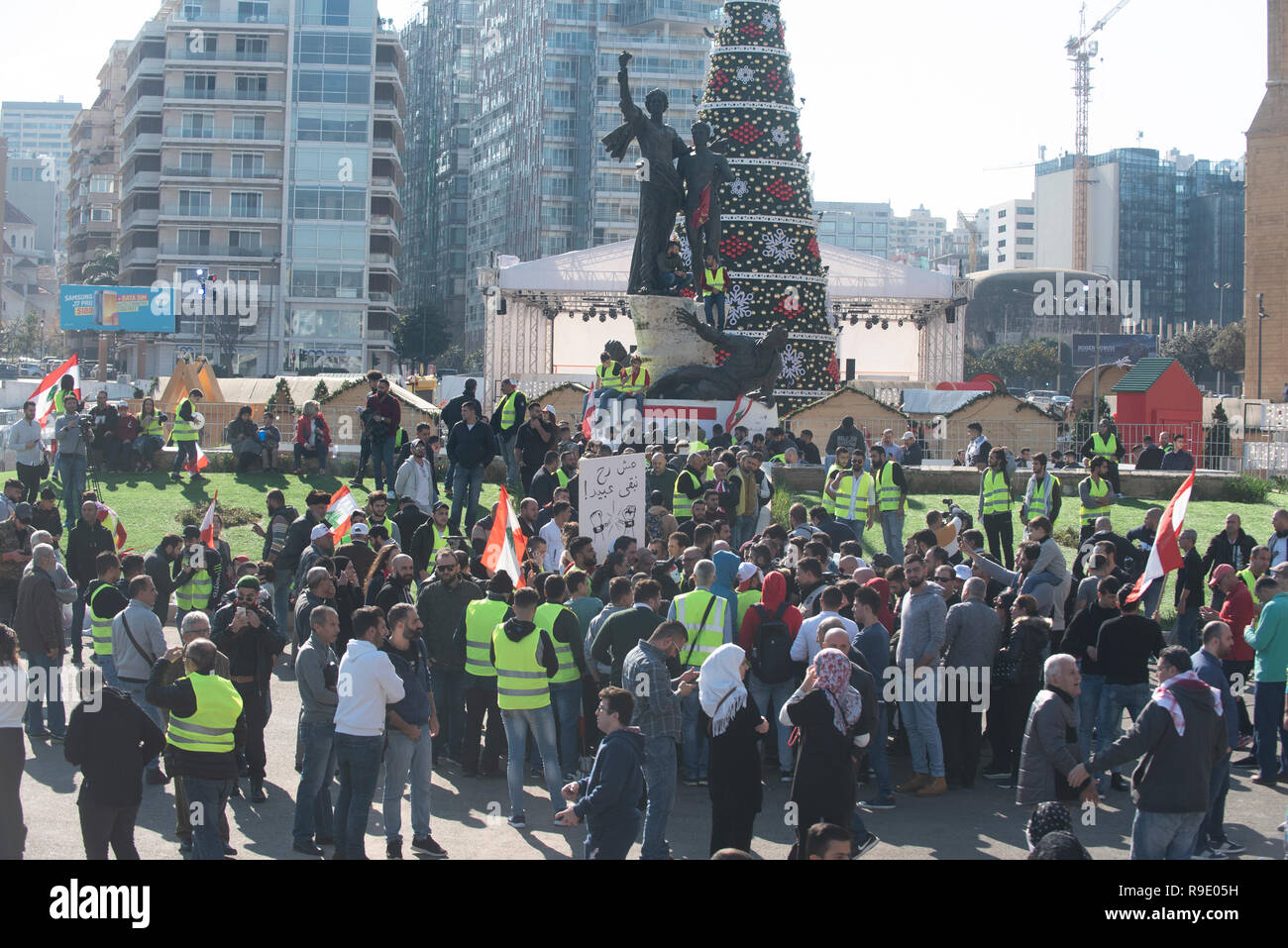 Beirut, Lebanon, 23rd Dec 2018. Lebanese protesting against political ...