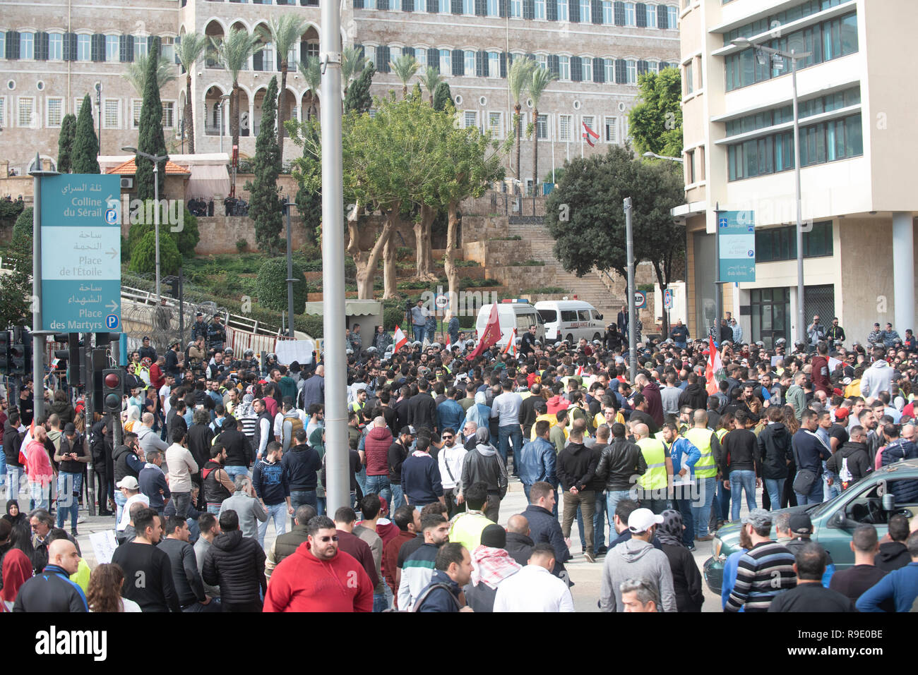 Beirut, Lebanon, 23rd Dec 2018. Lebanese protesting against political ...