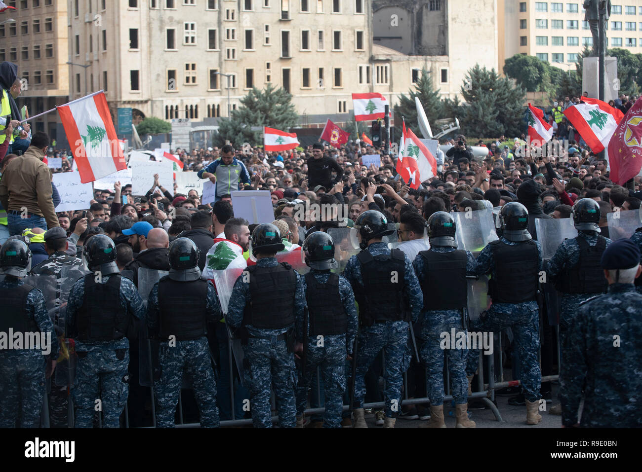 Beirut, Lebanon, 23rd Dec 2018. Lebanese protesting against political ...