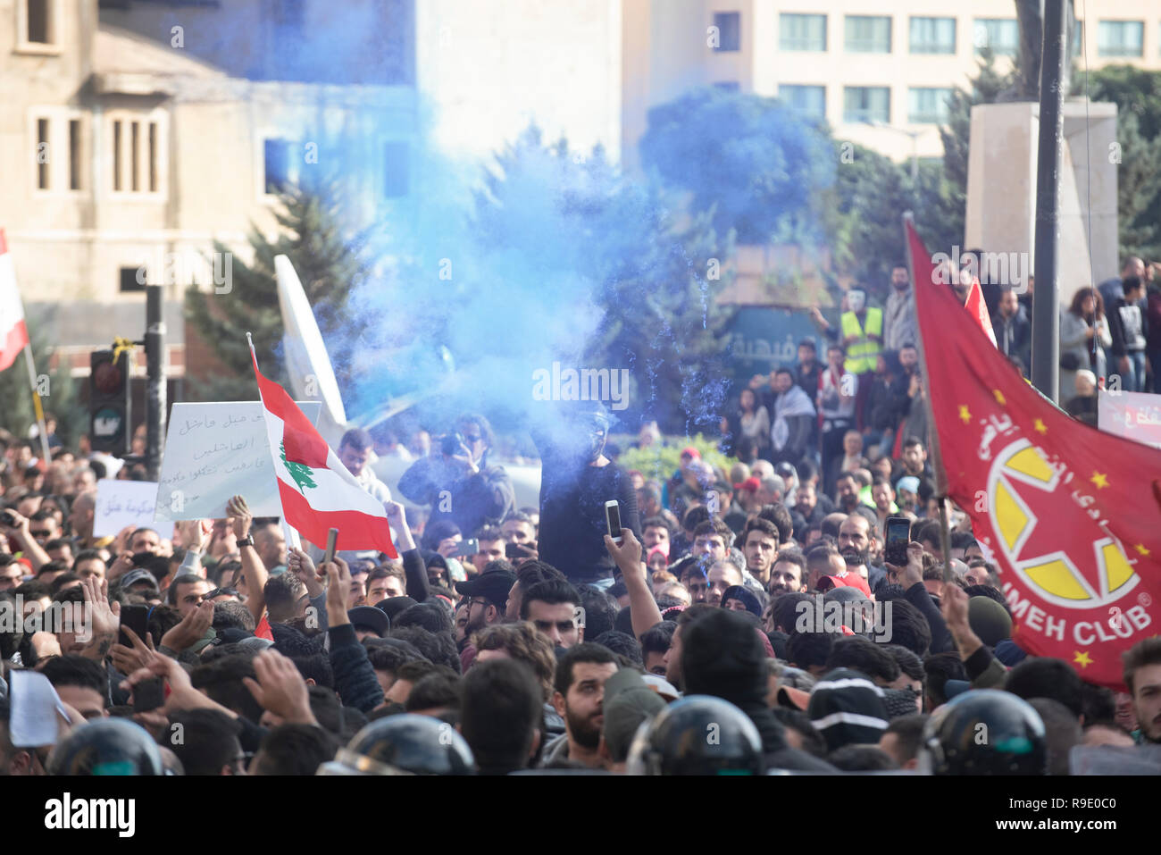 Beirut, Lebanon, 23rd Dec 2018. Lebanese protesting against political ...