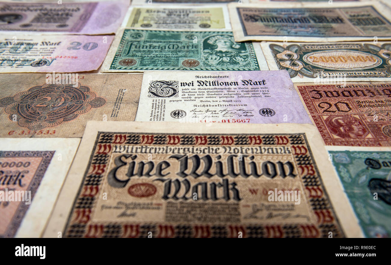 Rottweil, Germany. 23rd Dec, 2018. ILLUSTRATION - Reichsmark banknotes ...