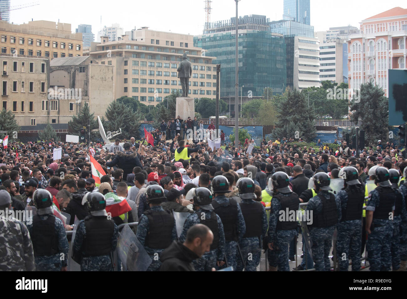 Beirut, Lebanon, 23rd Dec 2018. Lebanese protesting against political ...