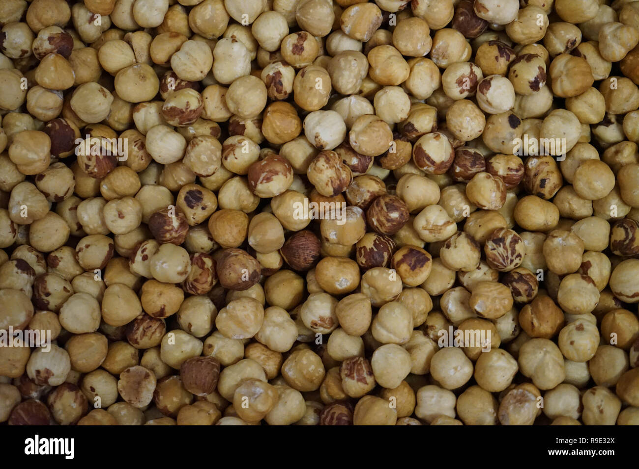 Selection of toasting hazelnuts Stock Photo - Alamy