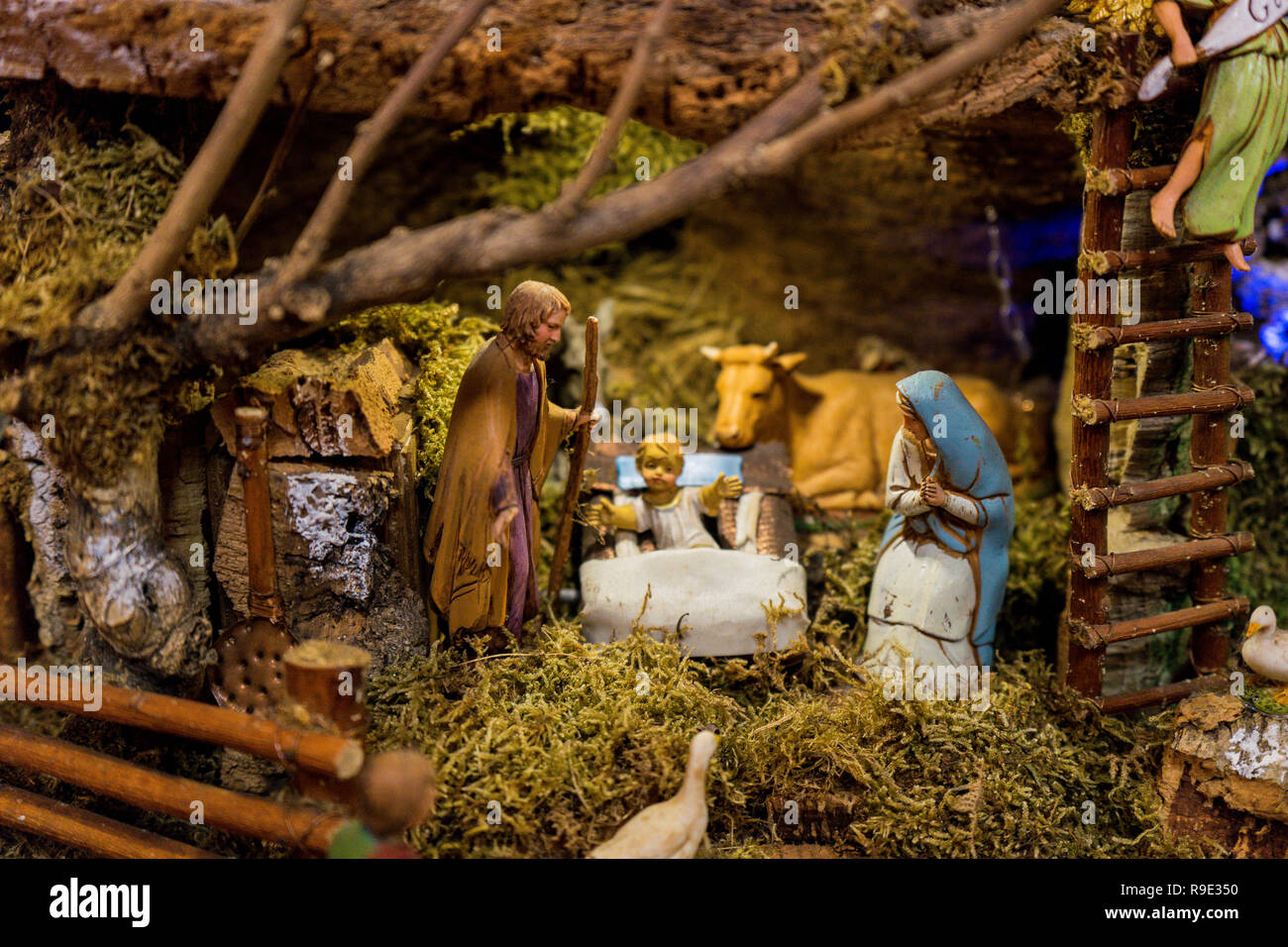 Statues of the nativity scene with baby Jesus Stock Photo - Alamy