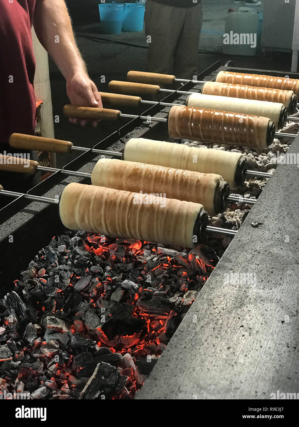 Cooking of Kurtoskalacs: typical Hungarian dessert Stock Photo - Alamy