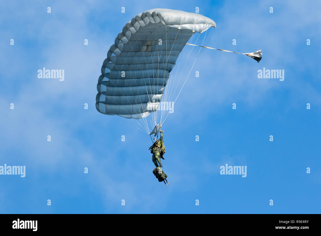 Paratrooper aircraft hi-res stock photography and images - Alamy