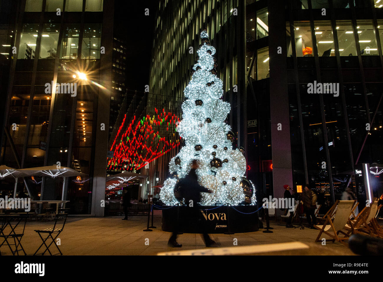 Victoria square shopping centre at christmas hi-res stock photography ...