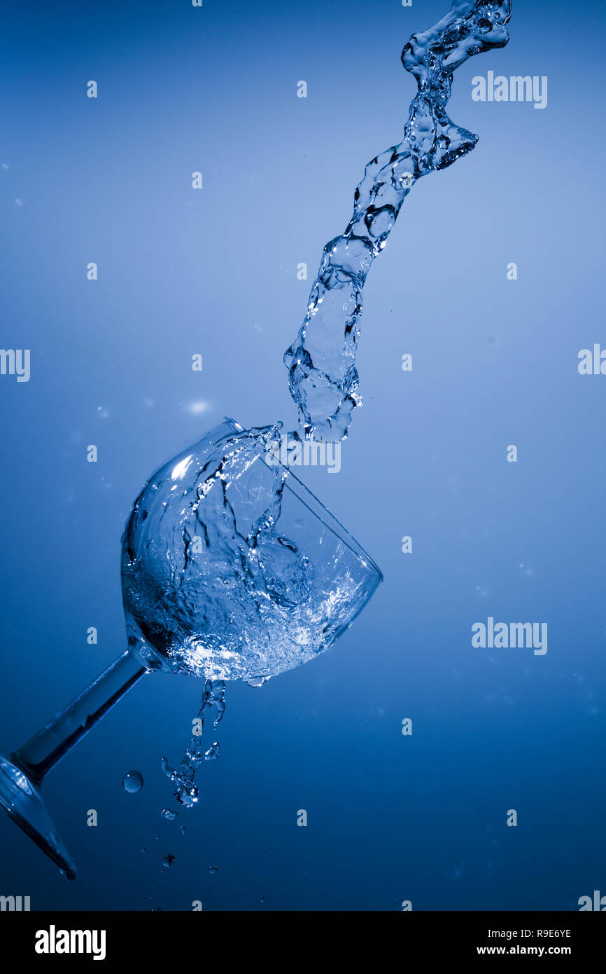 Pouring water shooting high speed hi-res stock photography and images - Alamy