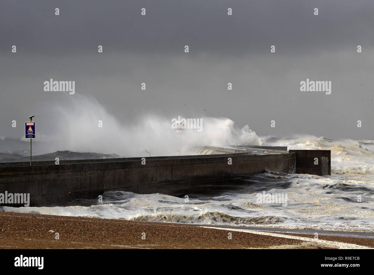 Big water sign hi-res stock photography and images - Alamy