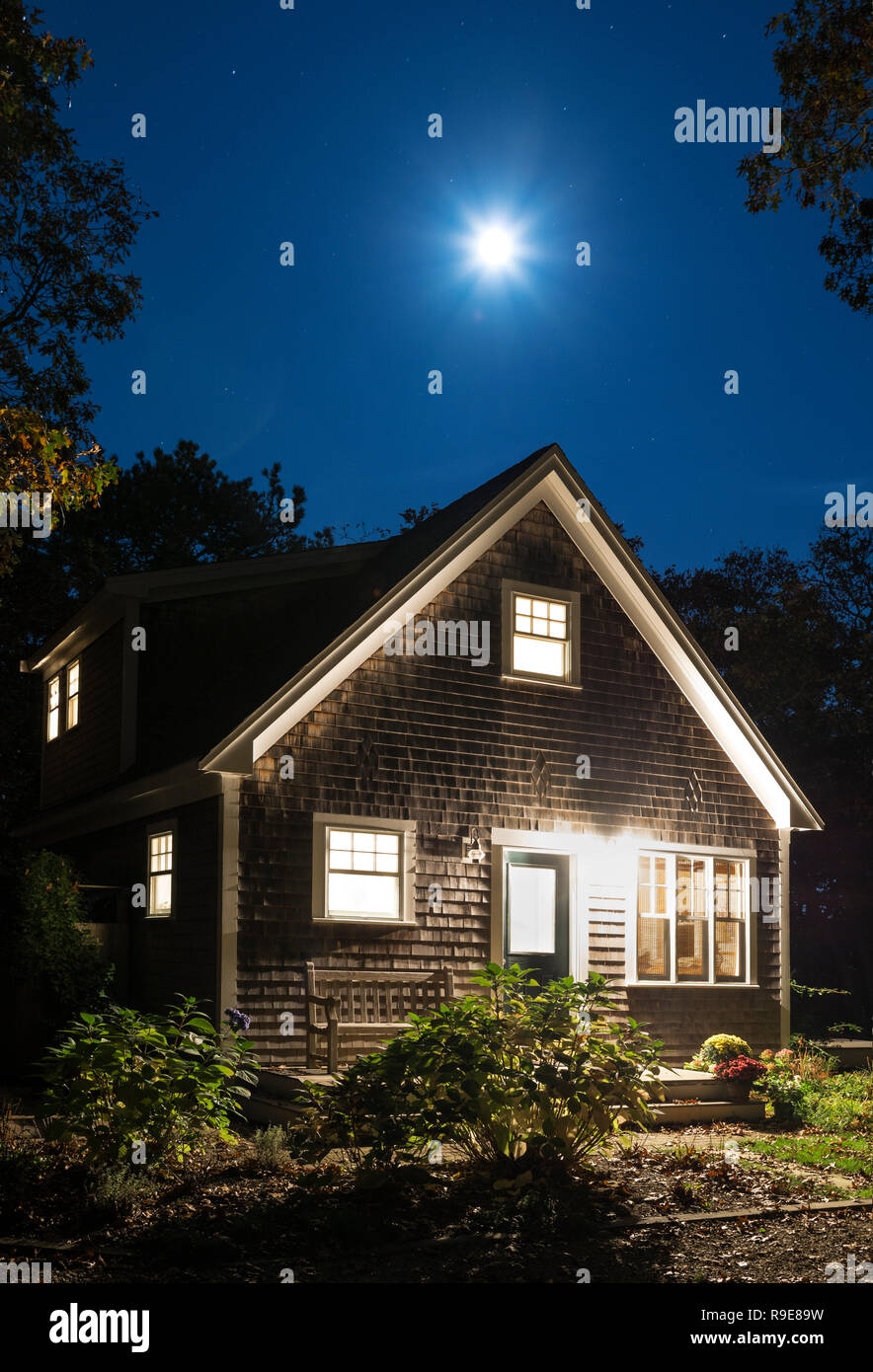 Small cottage exterior night hi-res stock photography and images - Alamy