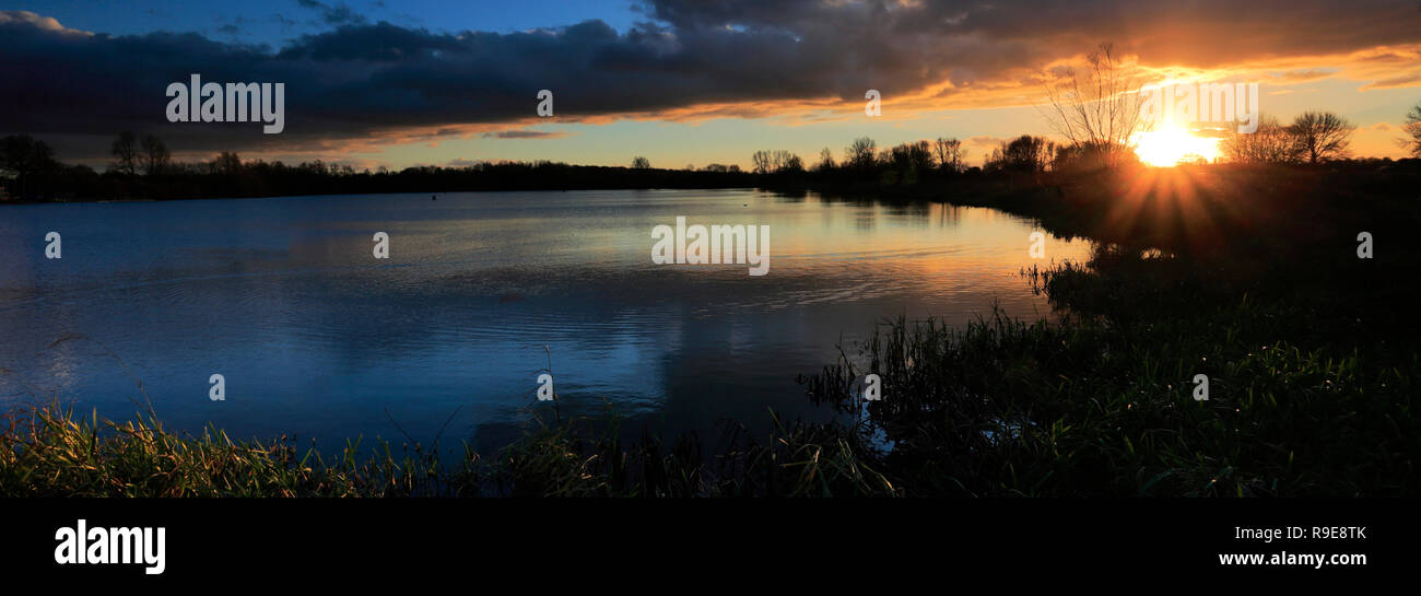 Winter sunset over Ferry Meadows country park, Peterborough ...