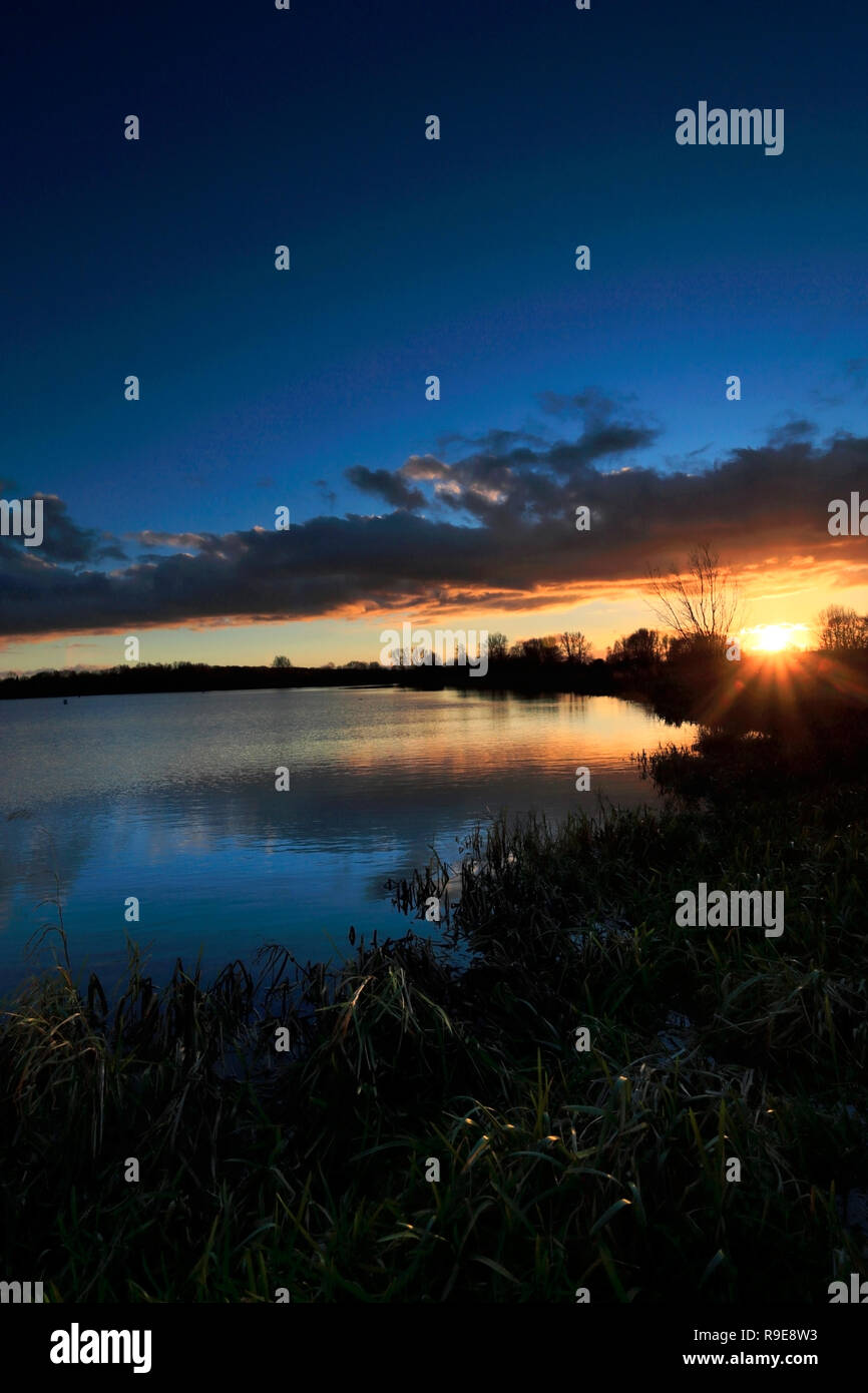 Winter sunset over Ferry Meadows country park, Peterborough ...