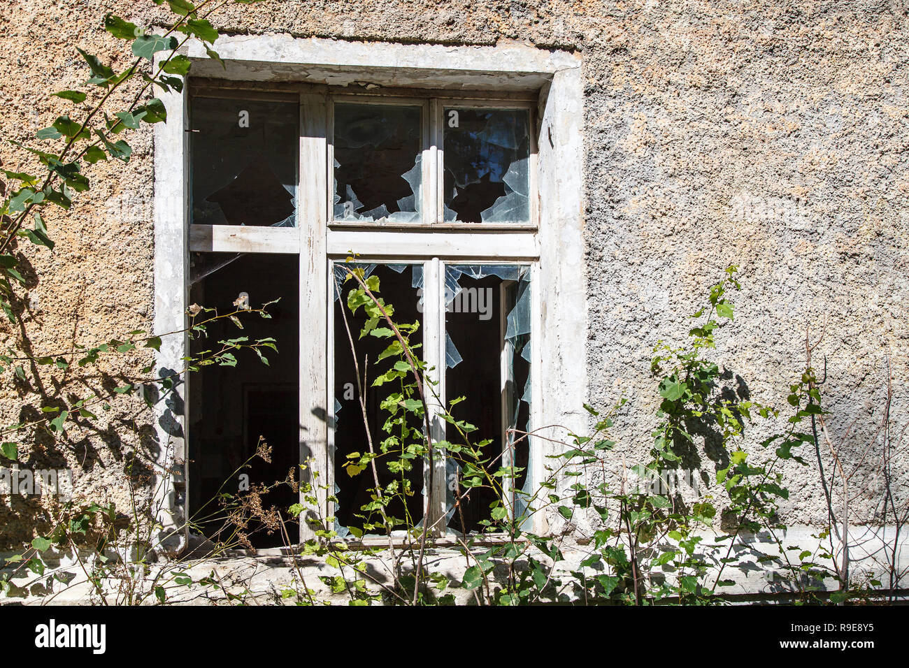 broken window in an old abandoned house outdoor closeup Stock Photo - Alamy