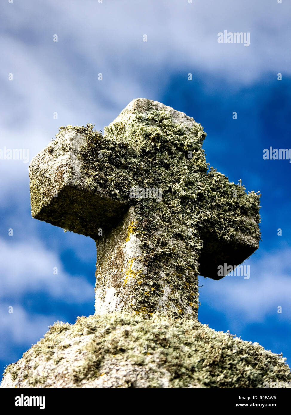 Old stone catholic cross hi-res stock photography and images - Alamy