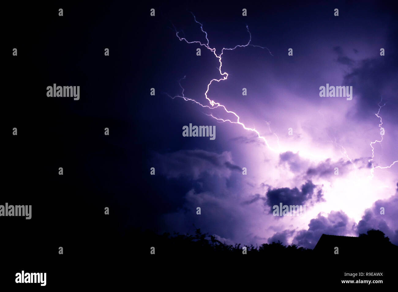 Thunder streak hi-res stock photography and images - Alamy