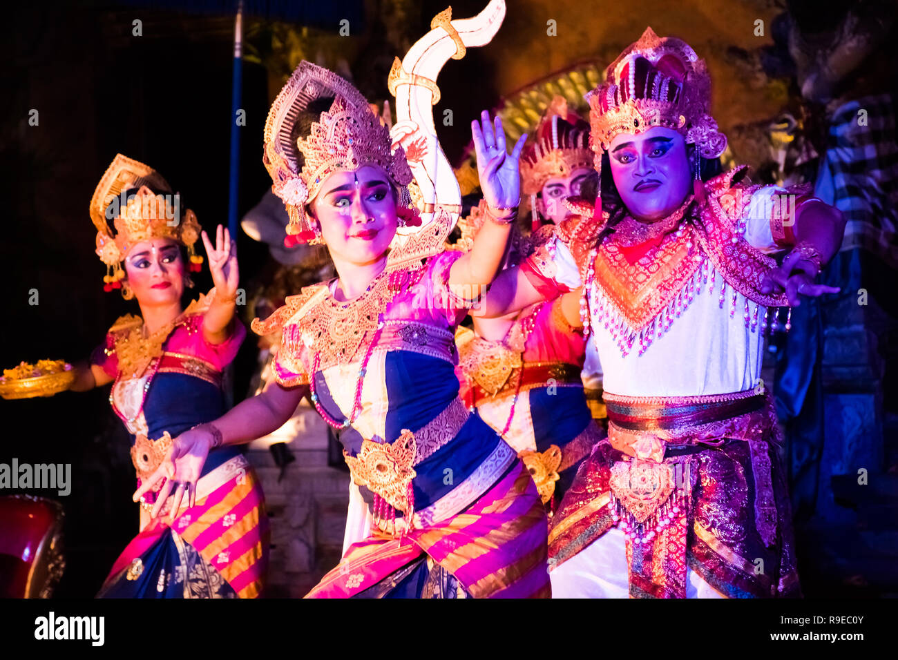 Traditional balinese dance ubud palace hi-res stock photography and ...