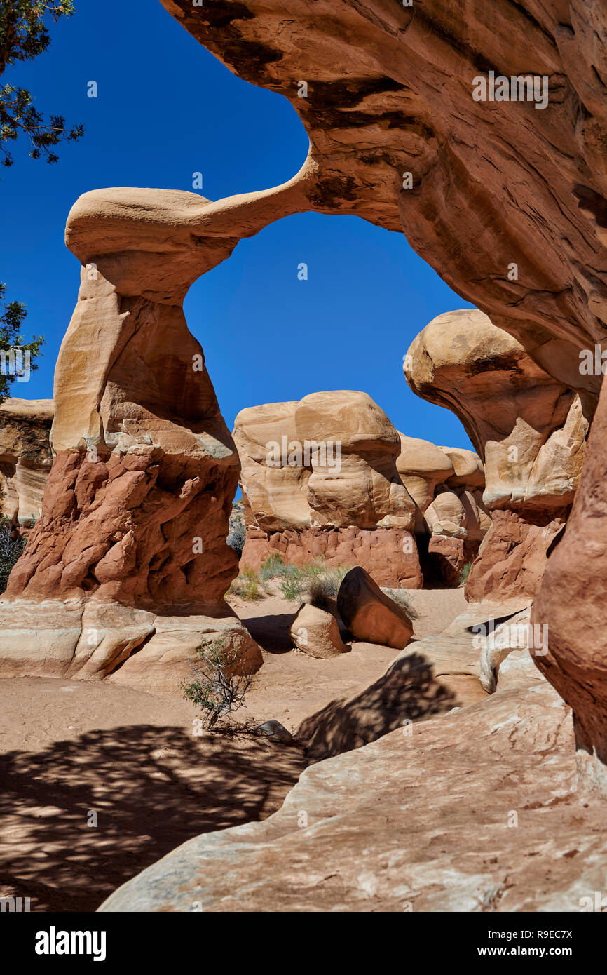 Metate Arch in Devils Garden, Grand Staircase-Escalante National ...
