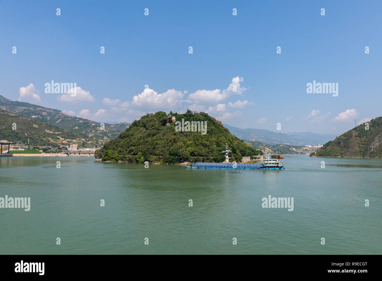 Three Gorges Yangtze River china Stock Photo - Alamy