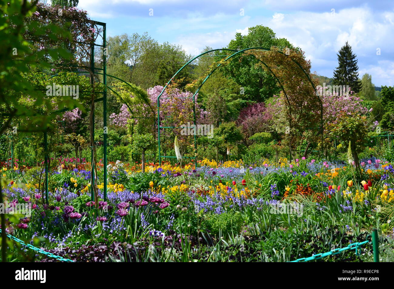 Claude monet painting spring giverny hi-res stock photography and ...