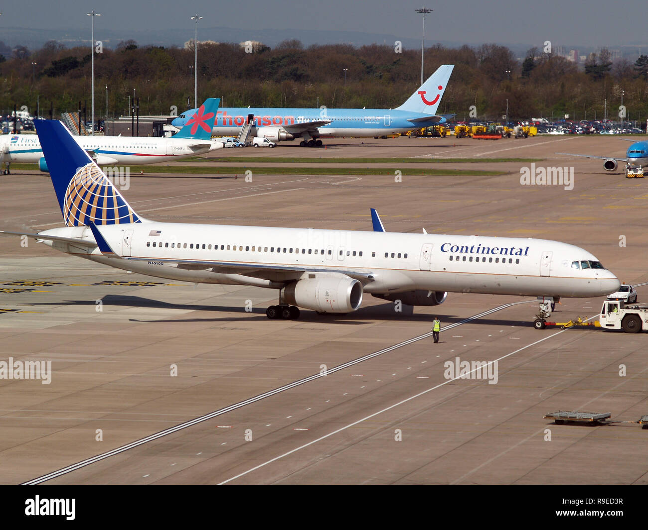 Tail of boeing 757 hi-res stock photography and images - Alamy
