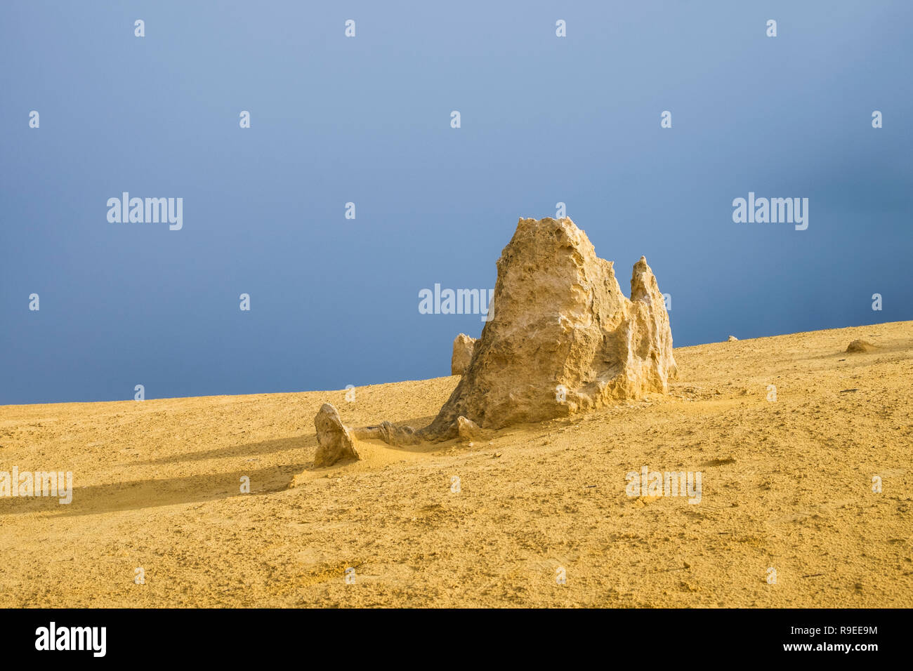 Australian desert stones hi-res stock photography and images - Alamy