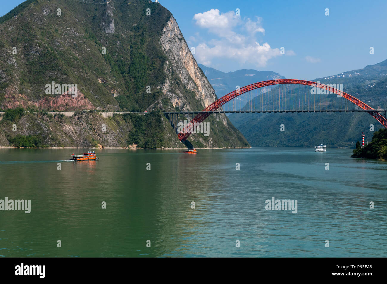 Wushan River Bridge, Yangtze River, china Stock Photo - Alamy