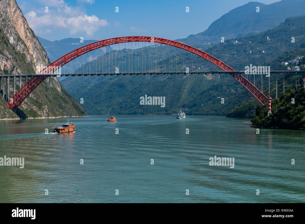 Wushan River Bridge, Yangtze River, china Stock Photo - Alamy