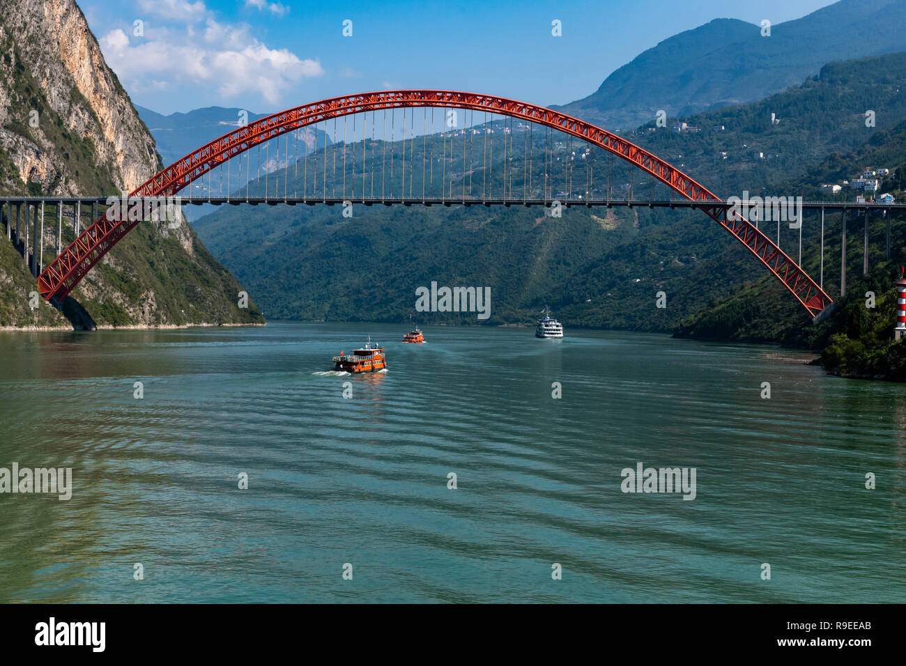 Wushan River Bridge, Yangtze River, china Stock Photo - Alamy