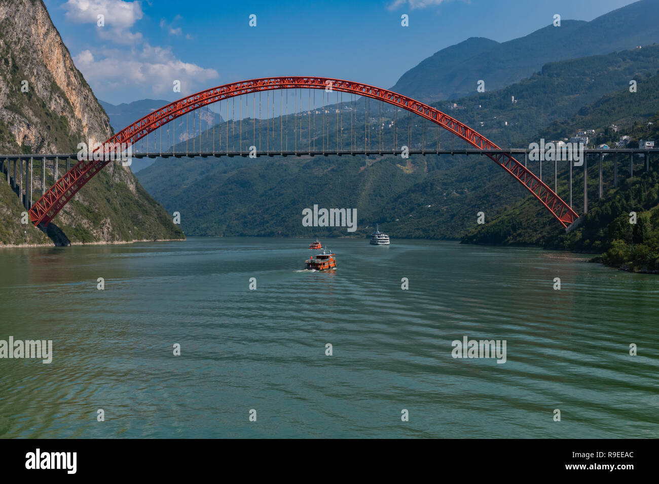 Wushan River Bridge, Yangtze River, china Stock Photo - Alamy