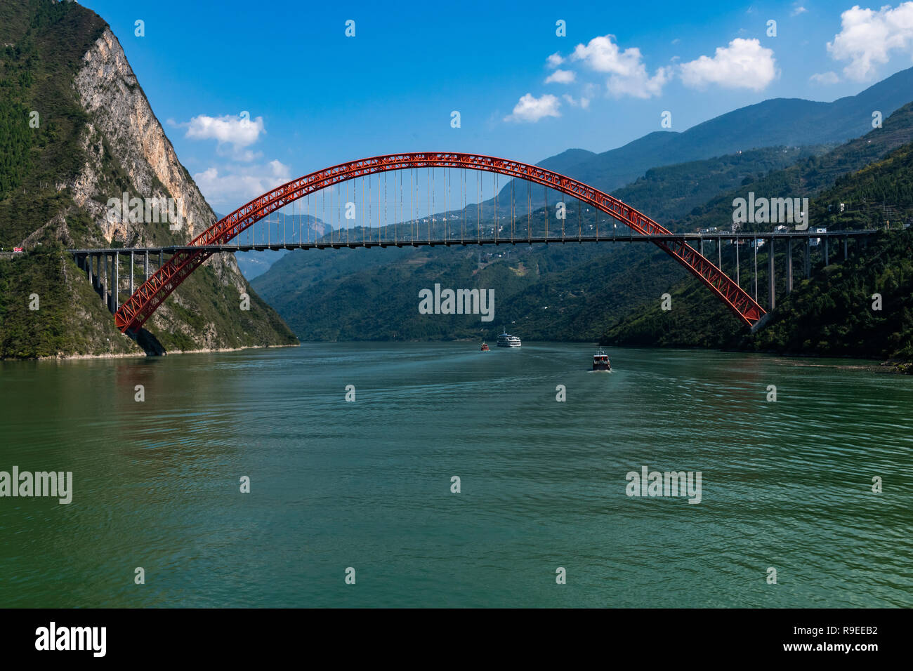 Wushan River Bridge, Yangtze River, china Stock Photo - Alamy