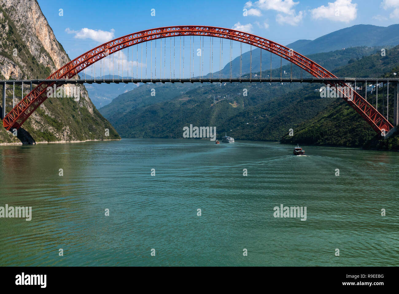 Wushan River Bridge, Yangtze River, china Stock Photo - Alamy