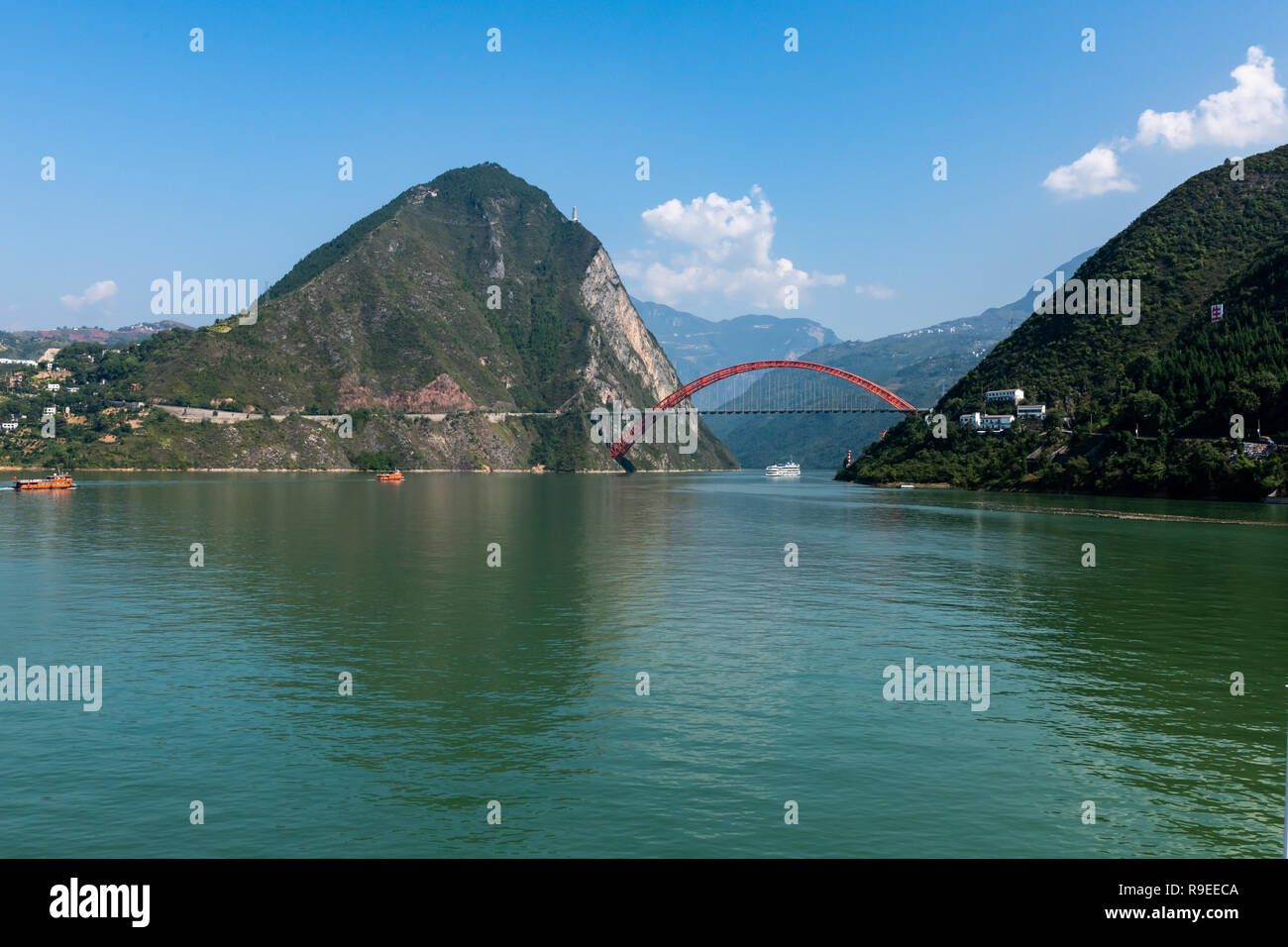 Wushan River Bridge, Yangtze River, china Stock Photo - Alamy