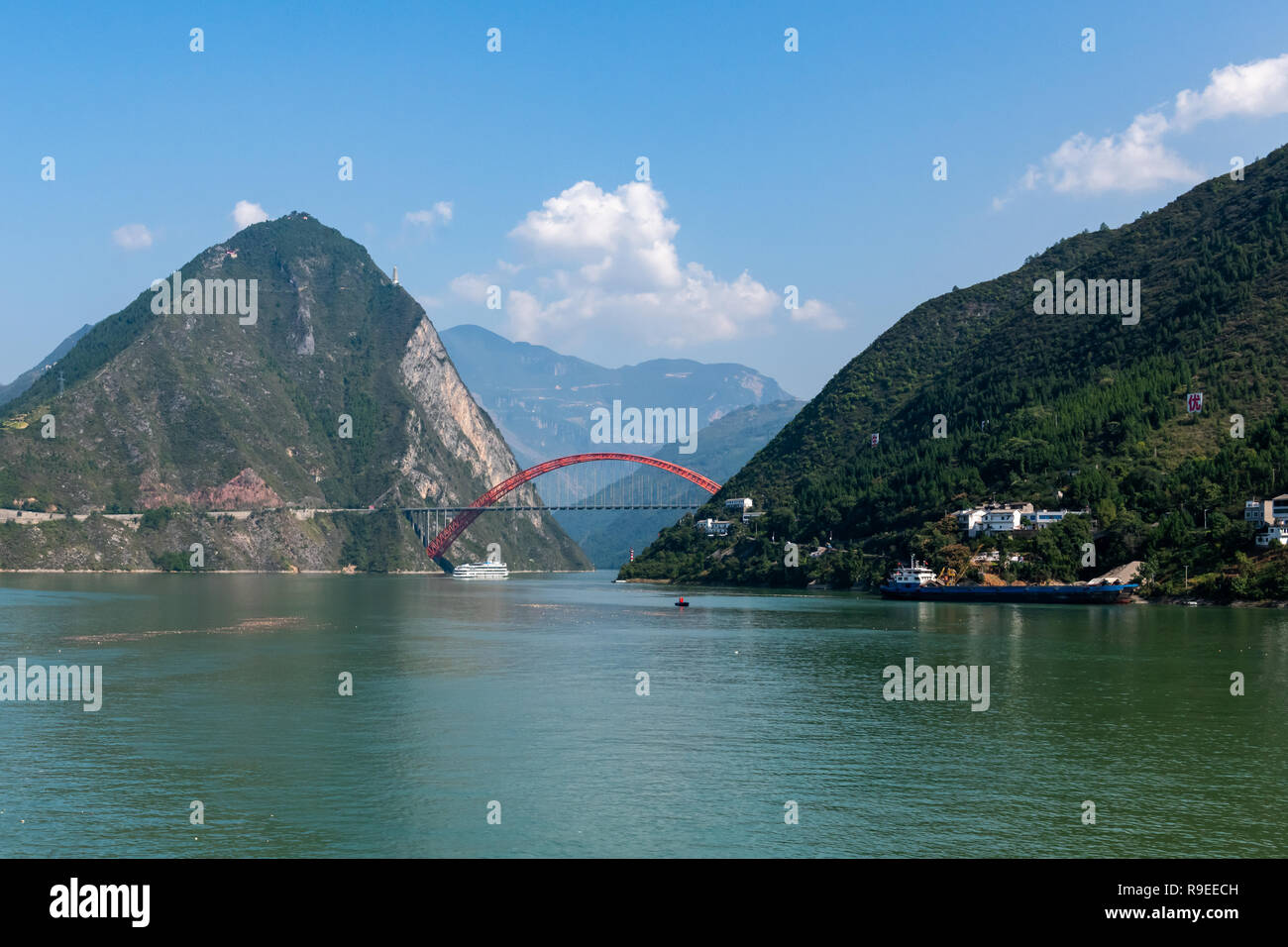 Wushan River Bridge, Yangtze River, china Stock Photo - Alamy