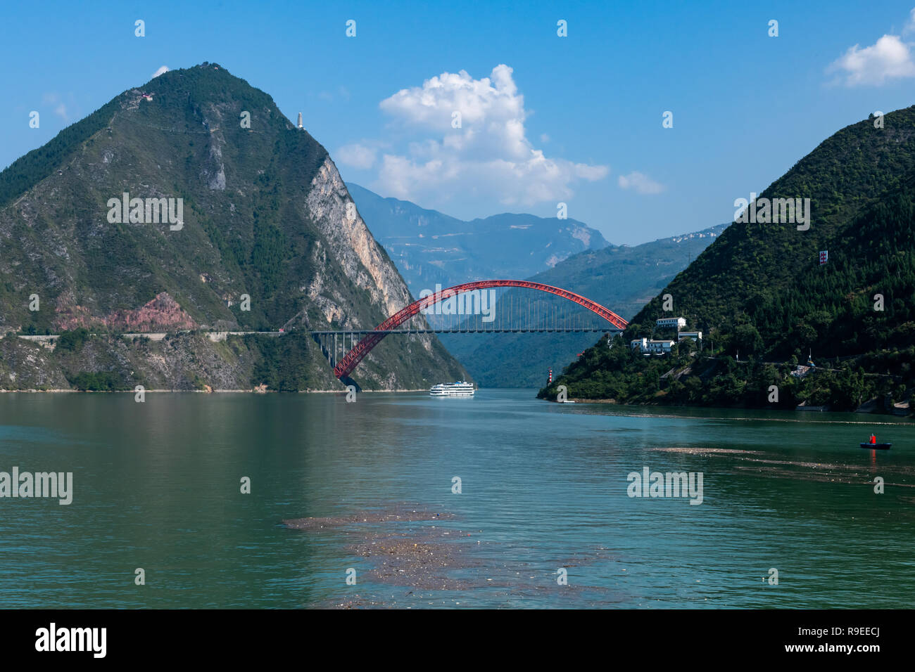 Wushan River Bridge, Yangtze River, china Stock Photo - Alamy