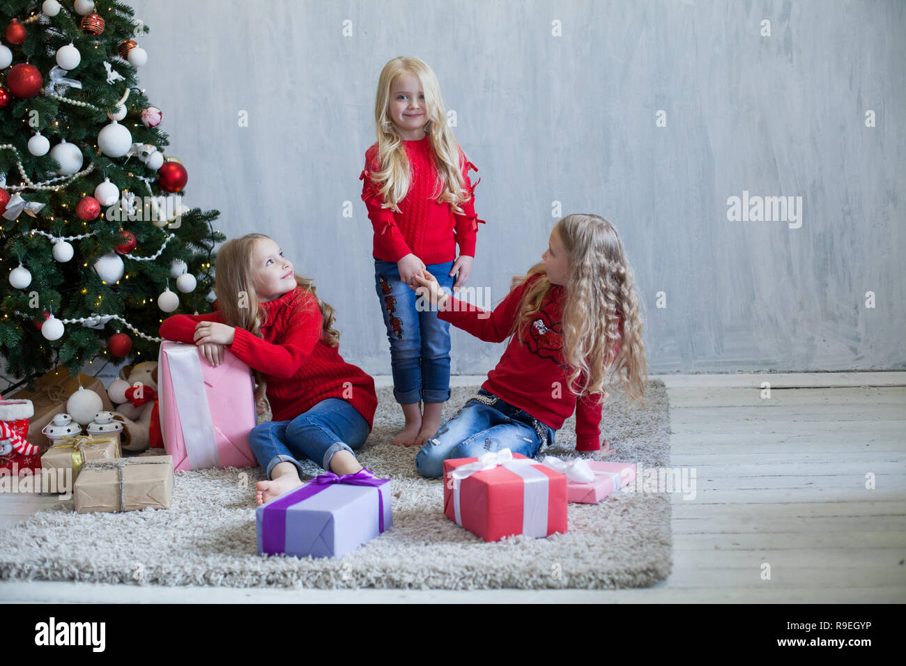 Christmas girls tree glitter hi-res stock photography and images - Alamy