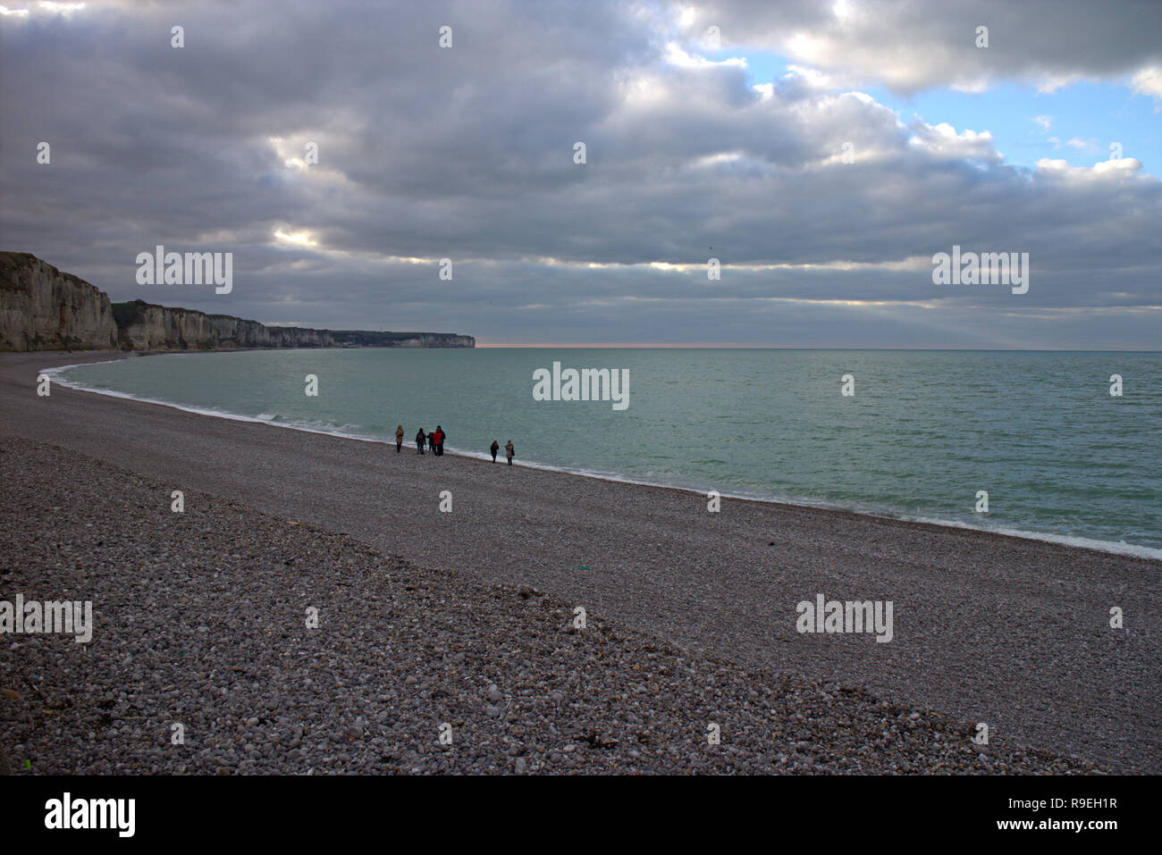 Rock arch, coast with chalk cliffs and beach, Étretat, Normandy, France ...