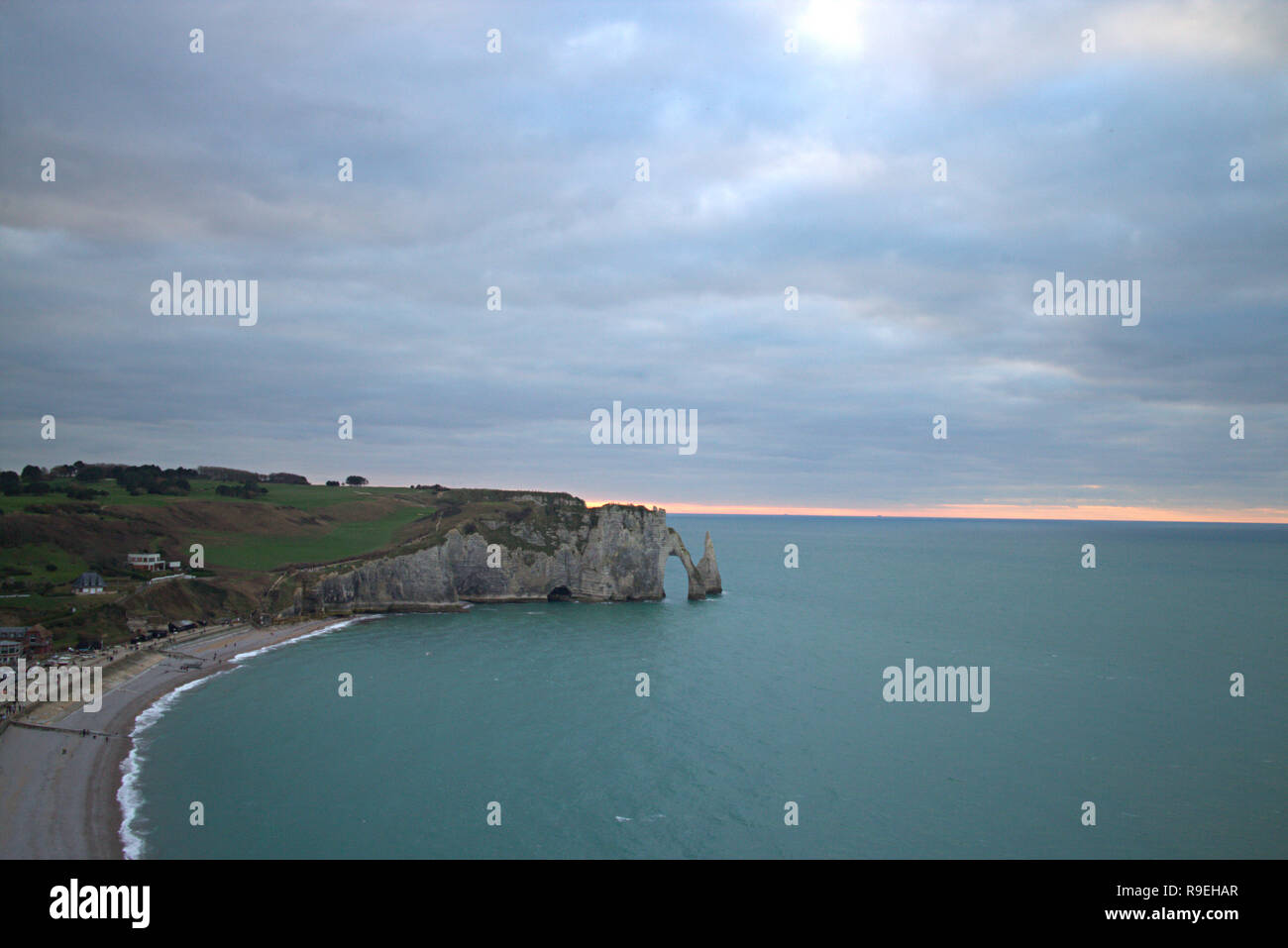 Rock arch, coast with chalk cliffs and beach, Étretat, Normandy, France ...