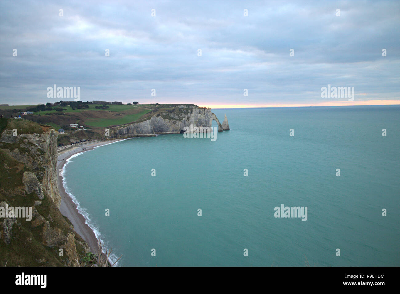 Rock arch, coast with chalk cliffs and beach, Étretat, Normandy, France ...
