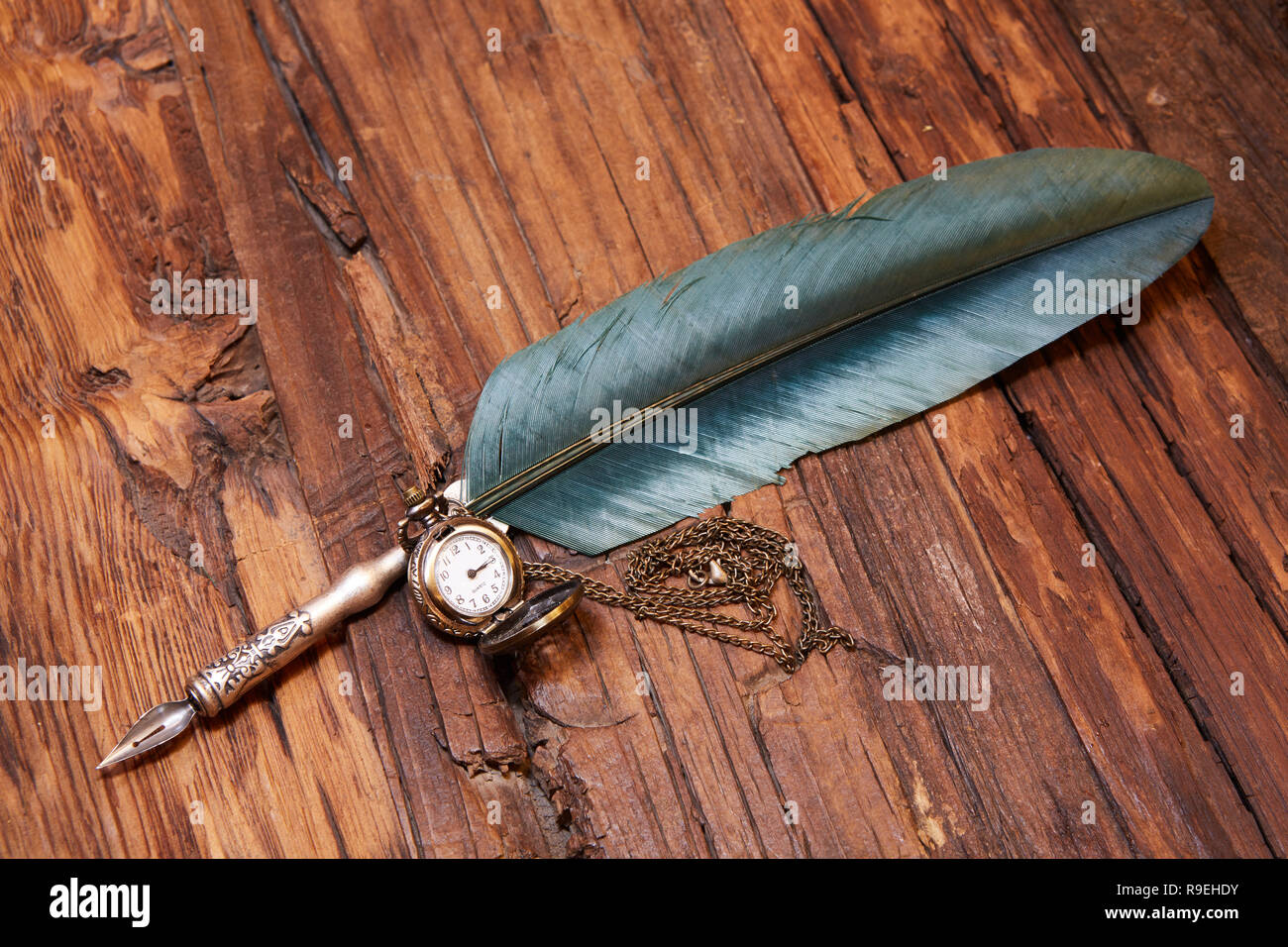 Old vintage pen Stock Photo - Alamy