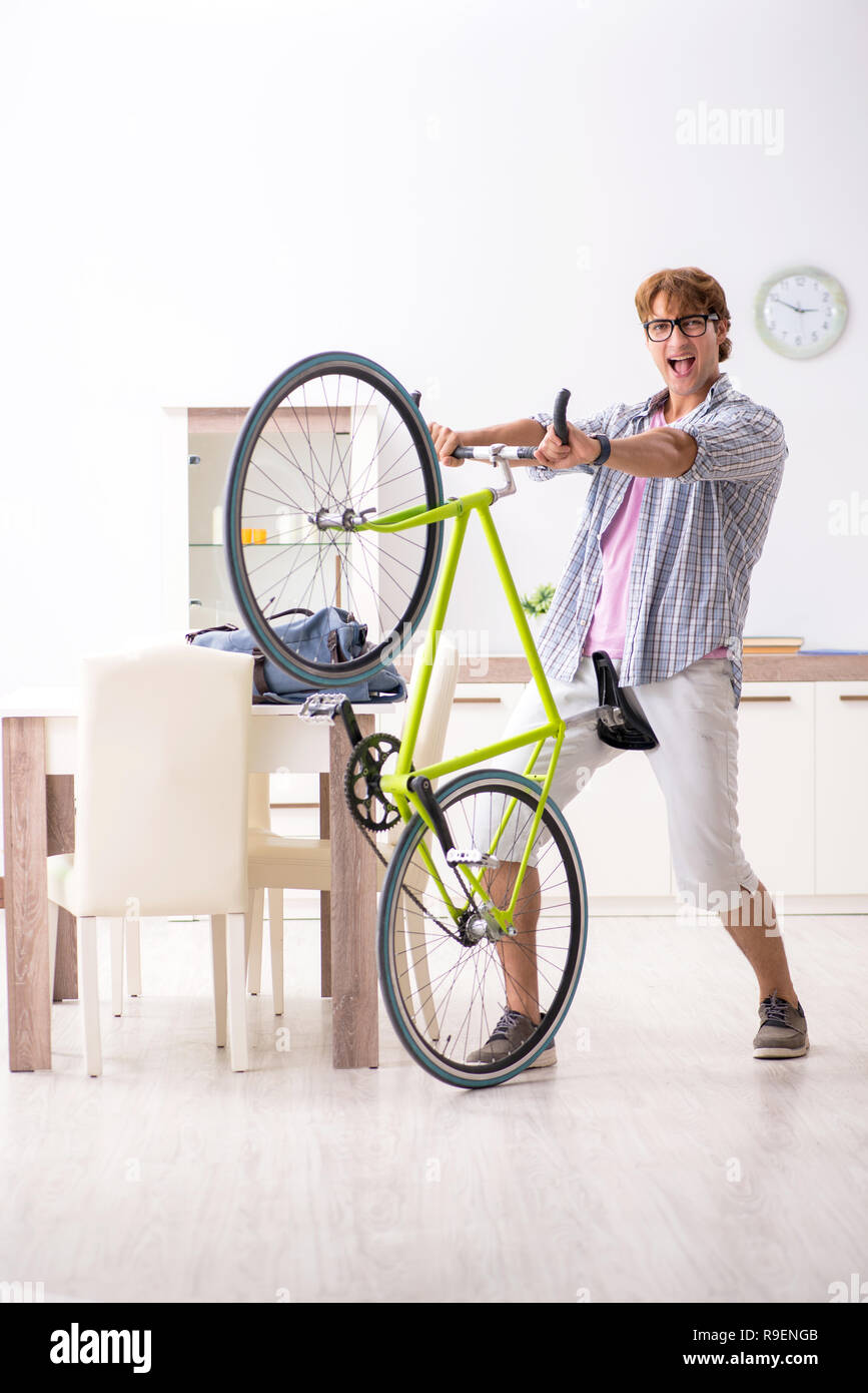 Student commuting to university using cycle Stock Photo - Alamy